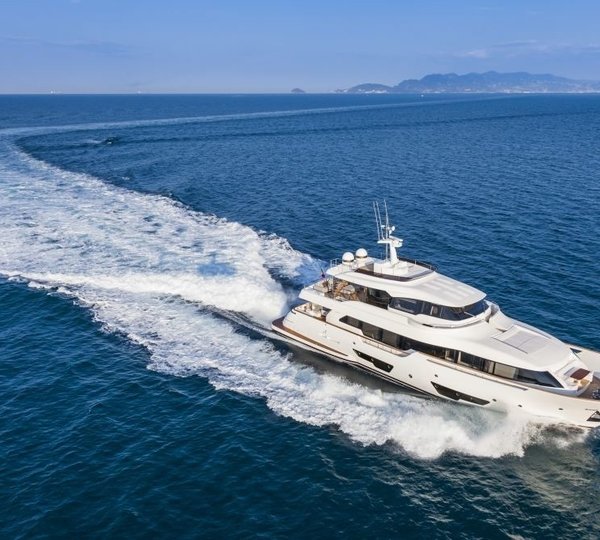 Yacht Navetta 28, a Ferretti Custom Line Superyacht | CHARTERWORLD ...